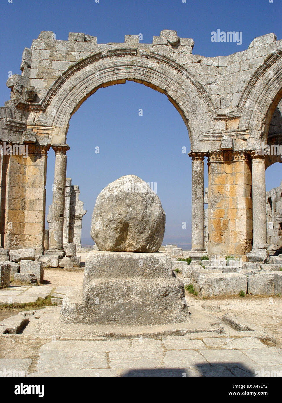 The holy Simon spent the last 30 years on a column at a value of 20 m ...