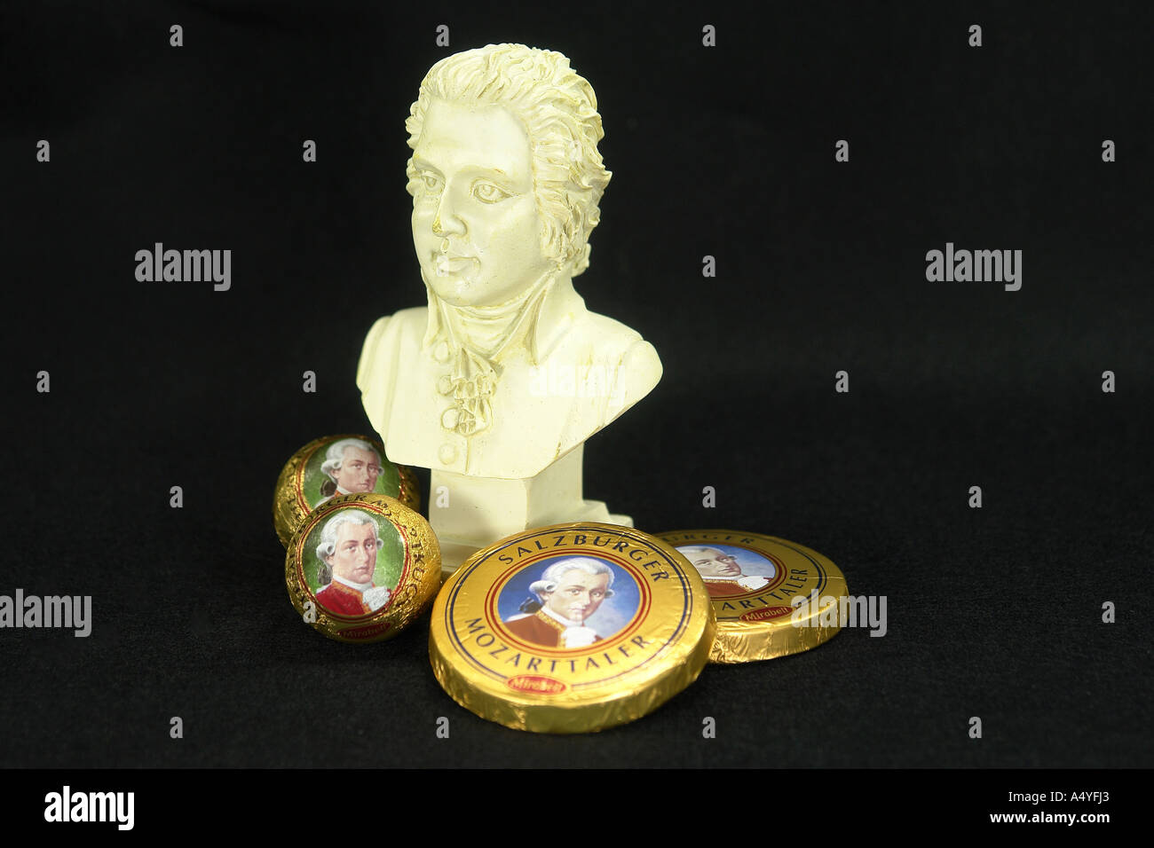 Statue of the composer Wolfgang Amadeus Mozart Stock Photo - Alamy