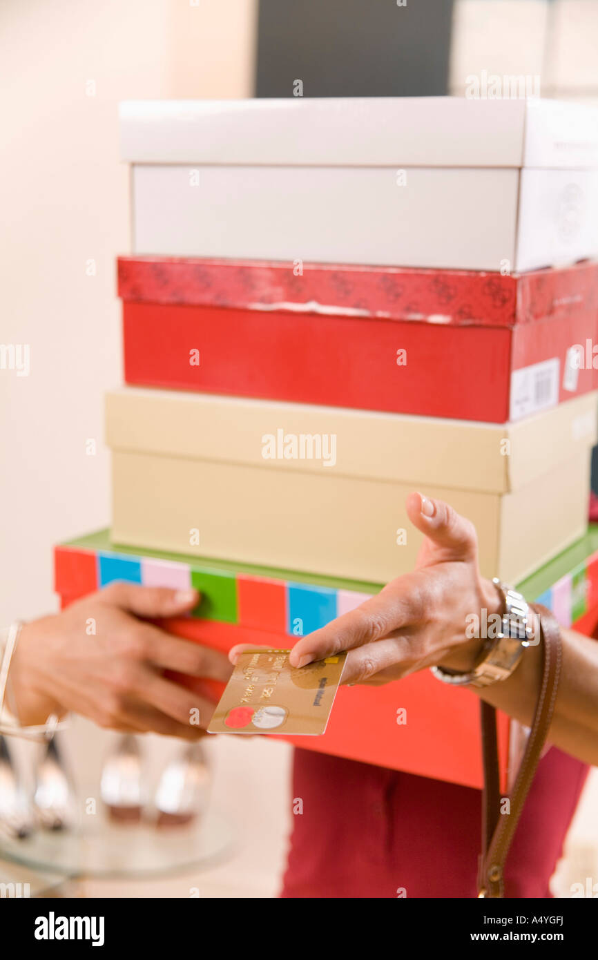 Lady paying for items hi-res stock photography and images - Alamy