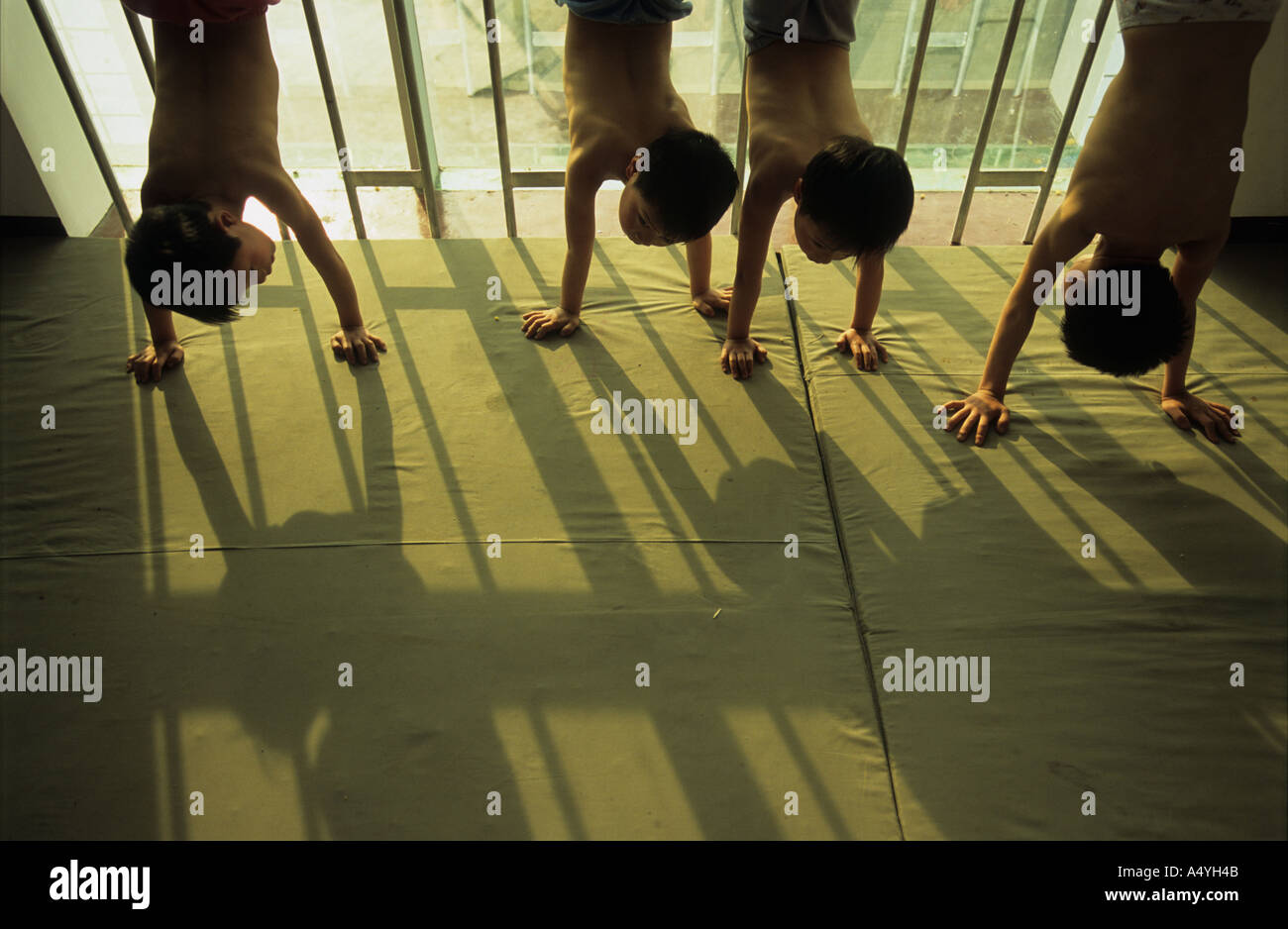 Chinese children practice gymnastics in Xiantao Hubei Stock Photo - Alamy