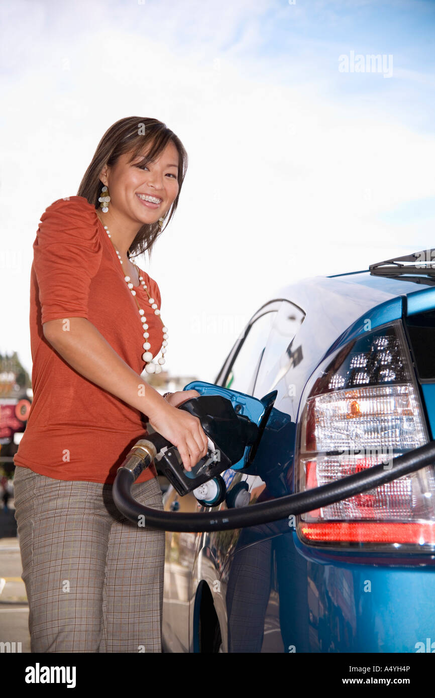 Female pumping gas hi-res stock photography and images - Alamy