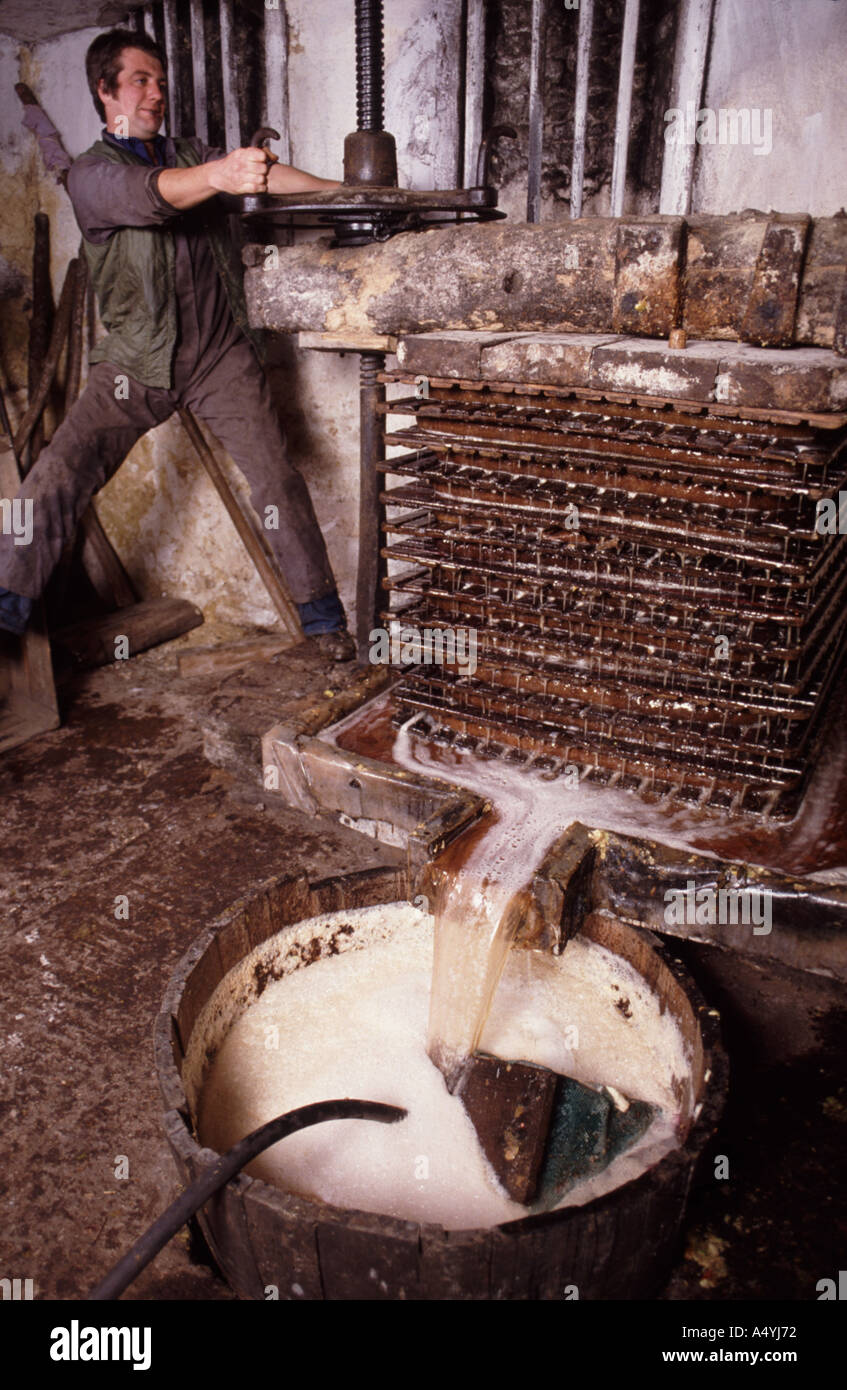 Making cider with a traditional press Stock Photo - Alamy