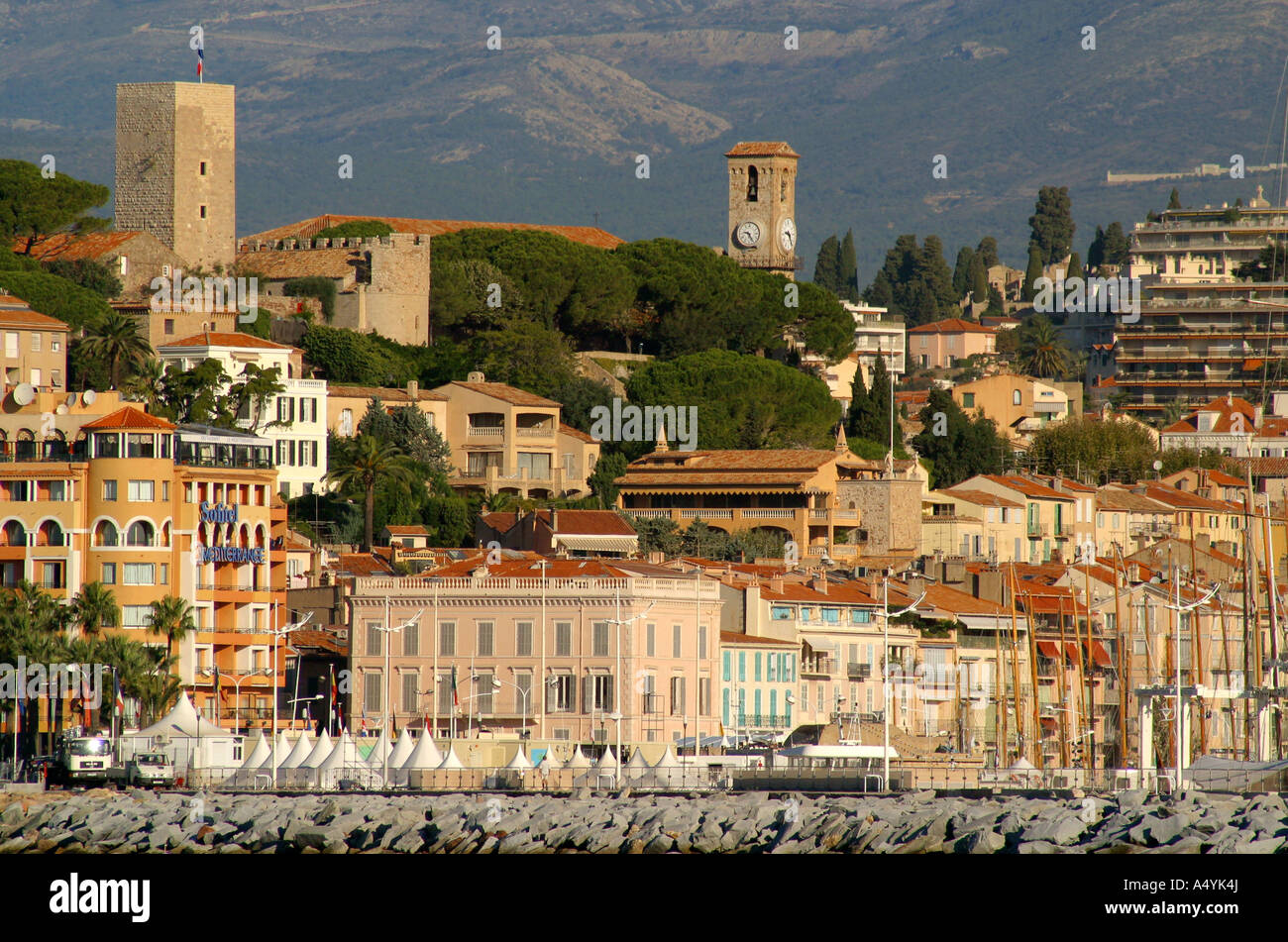 Cannes vieille ville Stock Photo - Alamy
