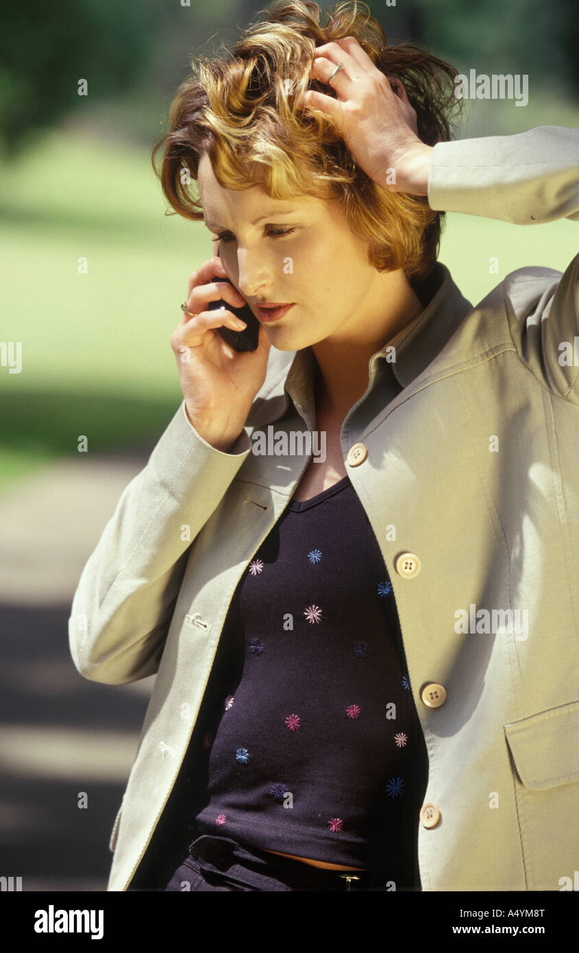 Girl walking alone cell phone hi-res stock photography and images - Alamy