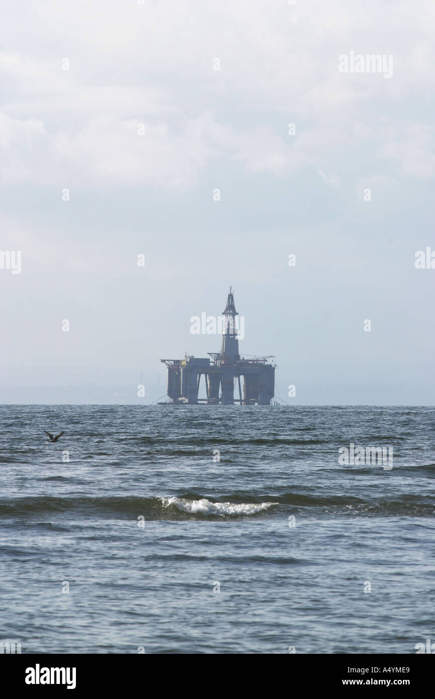 Oil rig north sea scotland waves hi-res stock photography and images ...