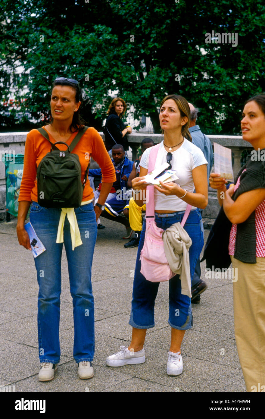 French women, tourists, visitors, visiting, Paris, Ile-de-France ...