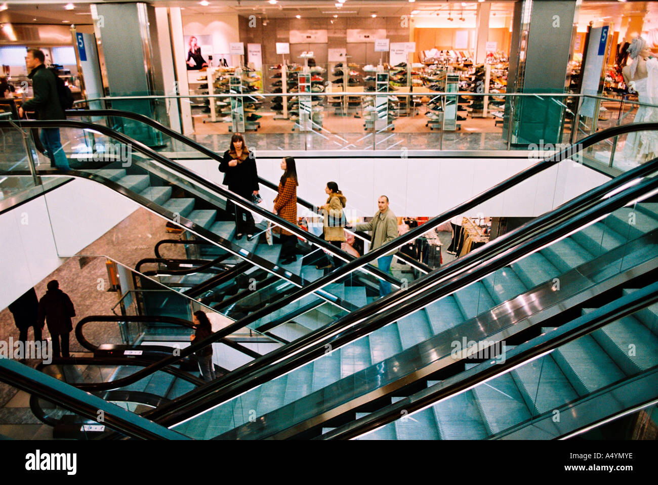 Escalator client hi-res stock photography and images - Alamy