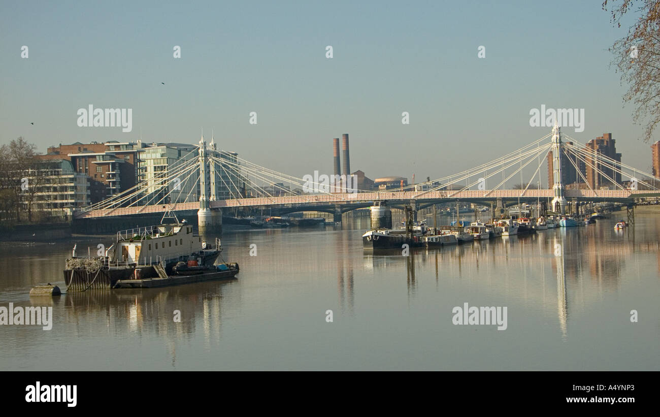 Cadogan pier hi-res stock photography and images - Alamy