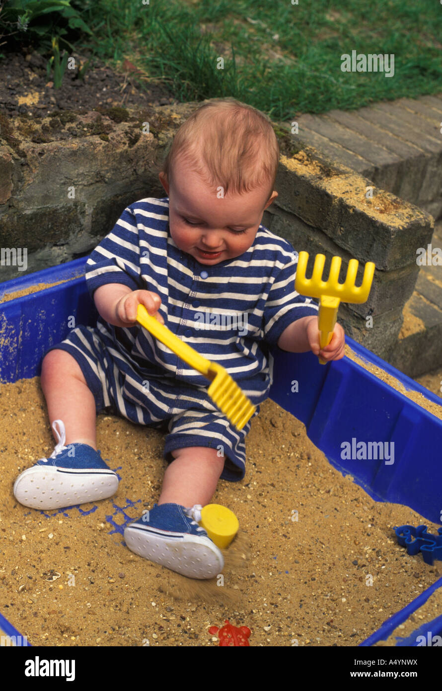 Toddlers playing sand hi-res stock photography and images - Alamy