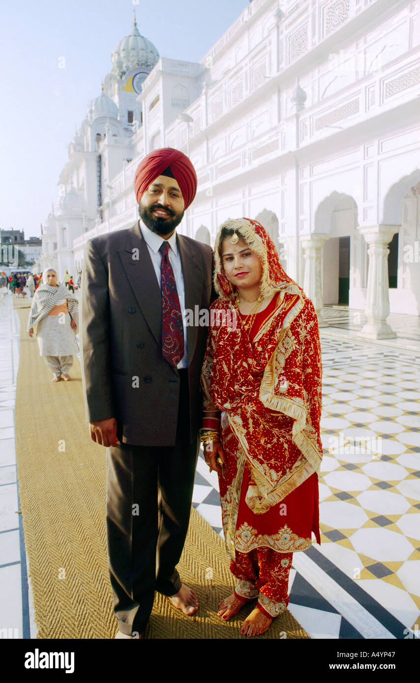 Amritsar punjab India Golden Temple Sri Harmandir Bride And Groom Stock ...