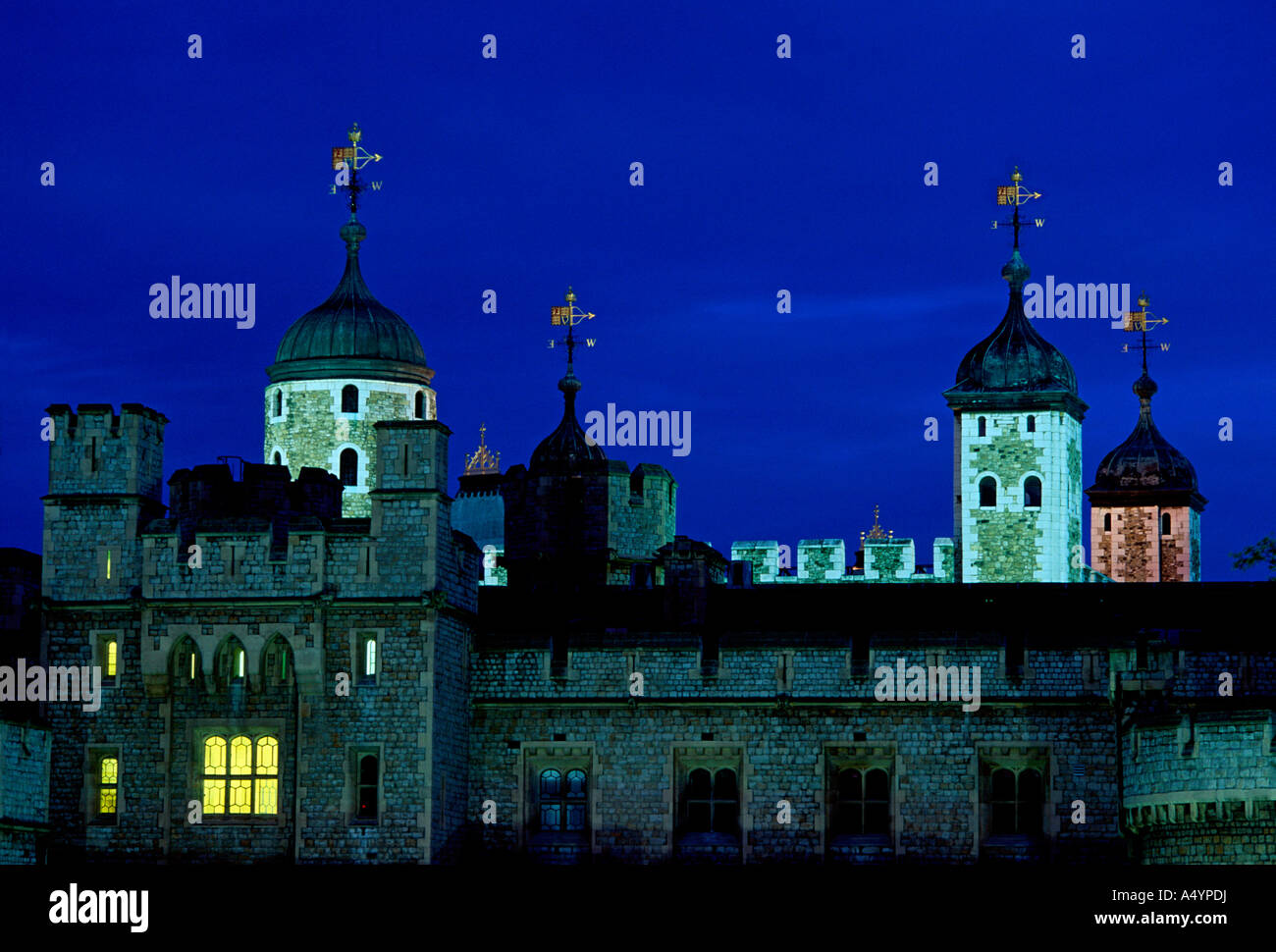 Tower of London, Medieval castle, citadel, sunset, dusk, twilight ...