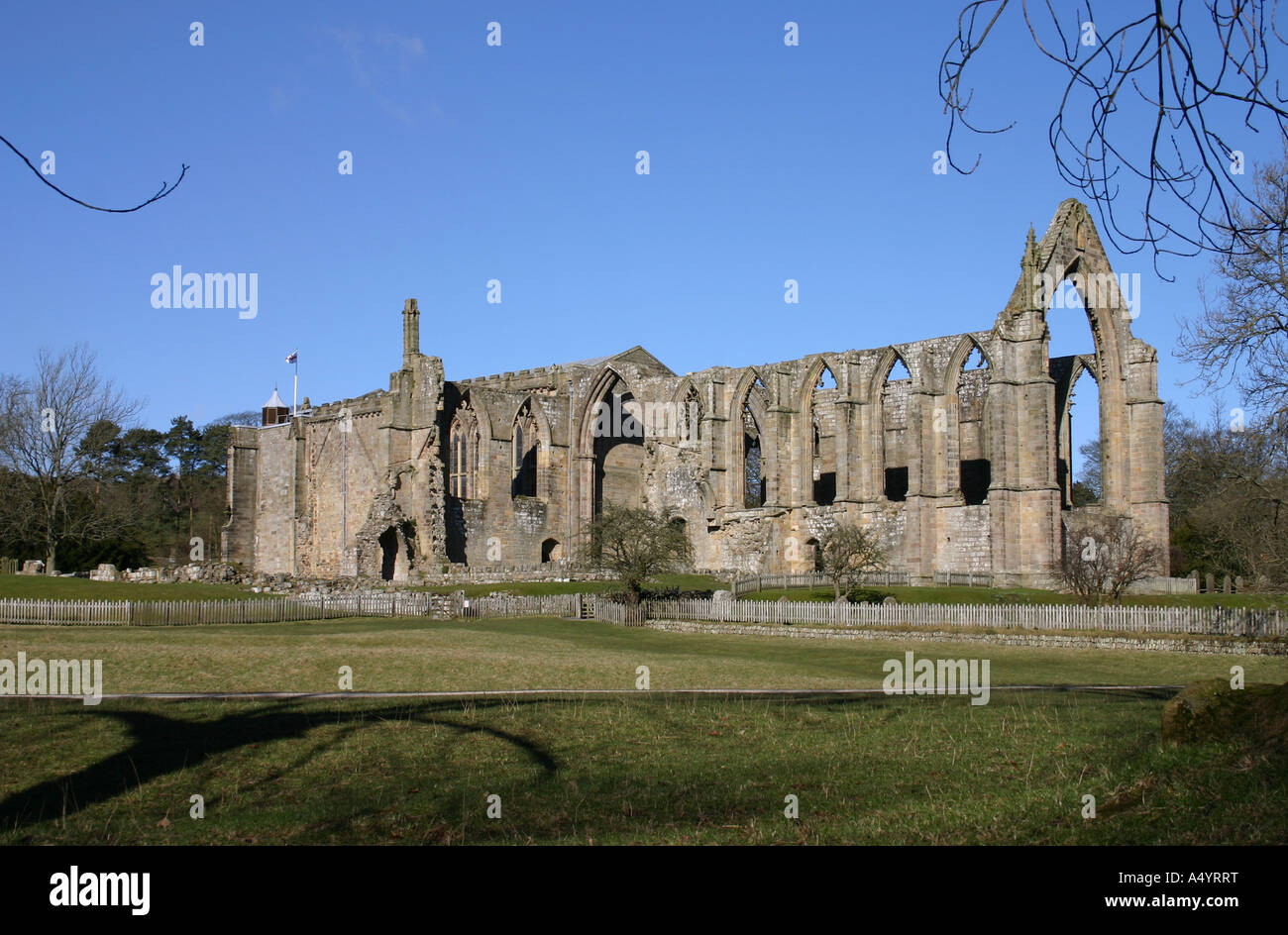 Bolton abbey stone archway hi-res stock photography and images - Alamy
