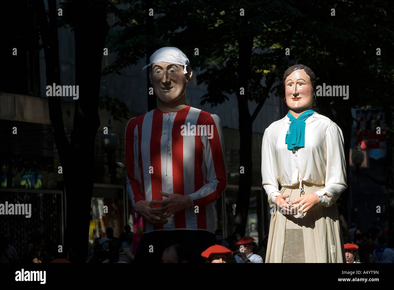 Pair of male and female gigantes (giants) during parade, Aste Nagusia ...