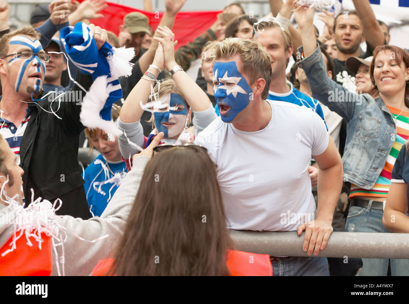 Football crowd in stadium hi-res stock photography and images - Alamy