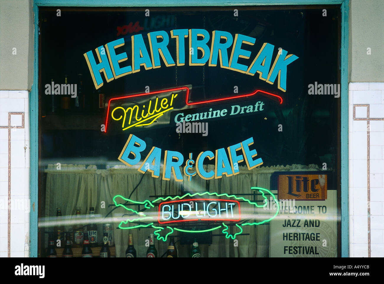 Heartbreak bar hi-res stock photography and images - Alamy