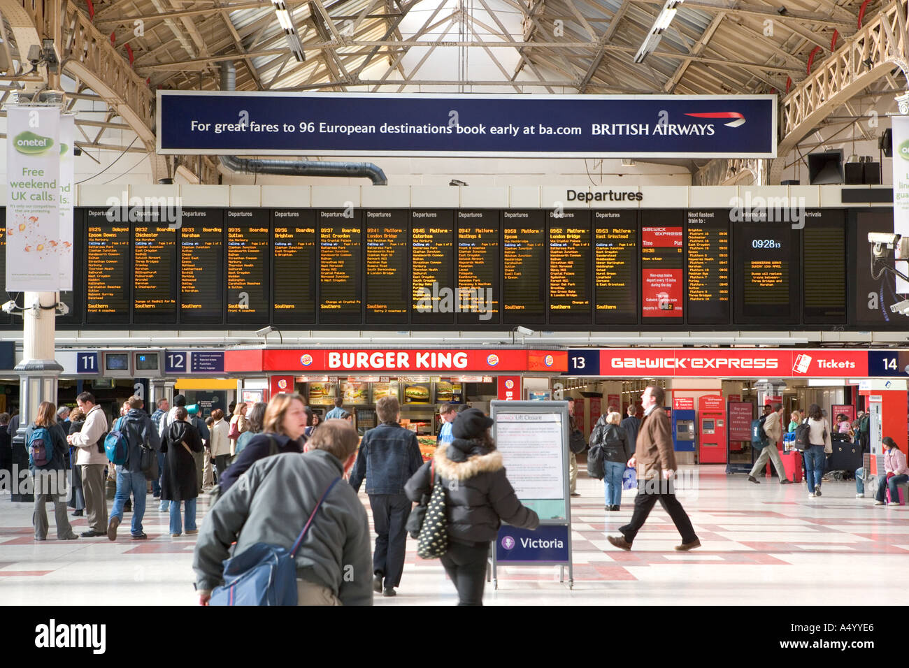 Victoria station london hi-res stock photography and images - Alamy