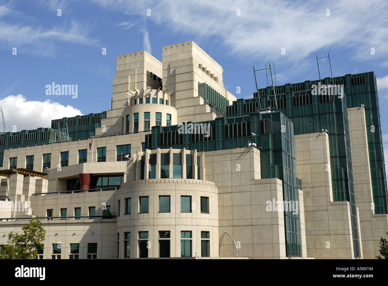 Mi6 building aka sis building hi-res stock photography and images - Alamy