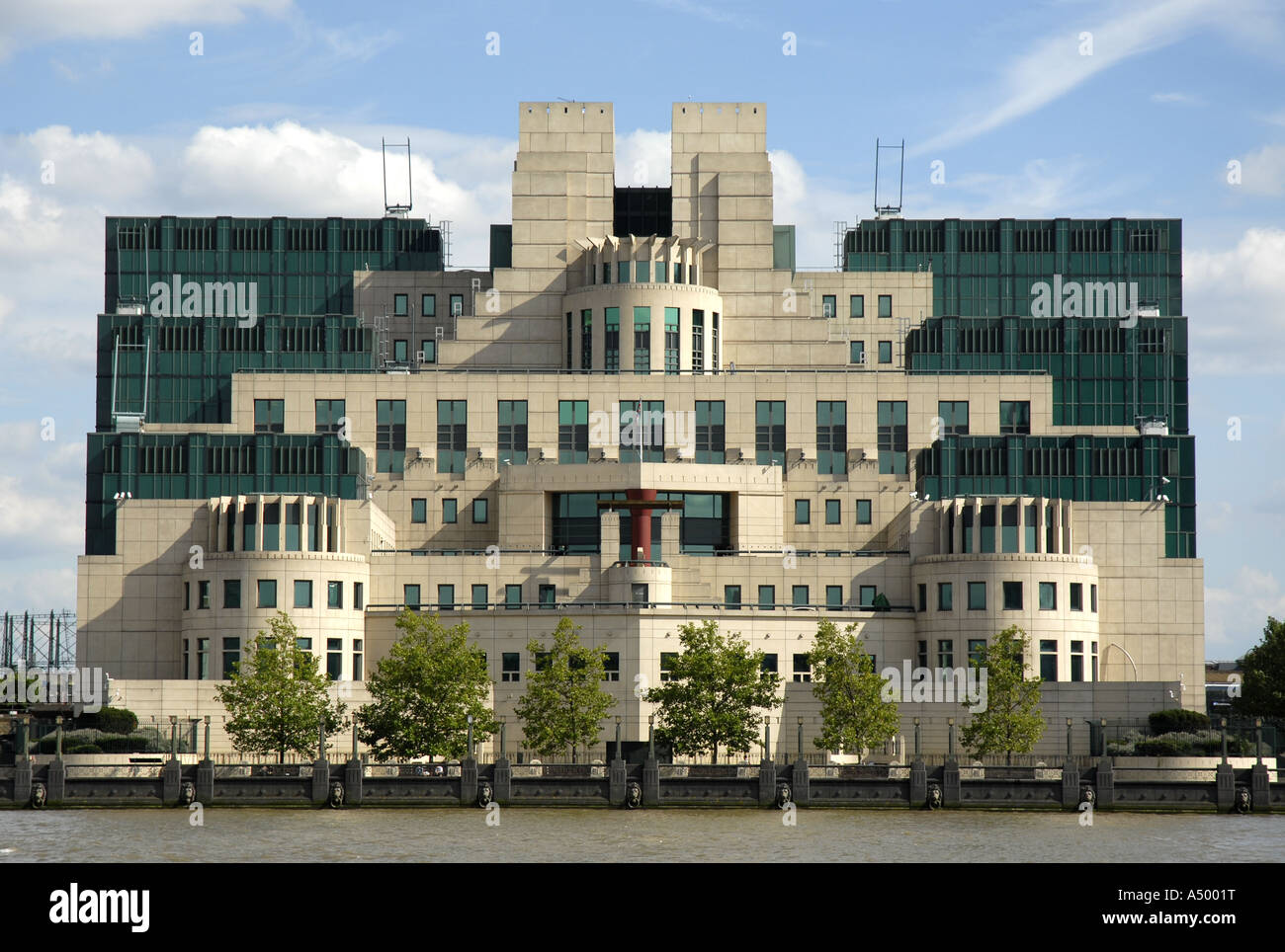 The SIS Building aka MI6 Building at 85 Albert Embankment London 26 ...