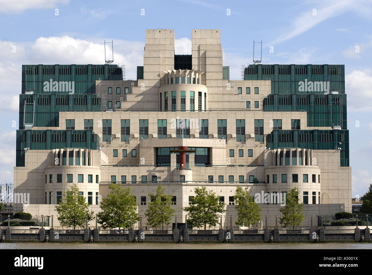 The SIS Building aka MI6 Building at 85 Albert Embankment London 26 ...