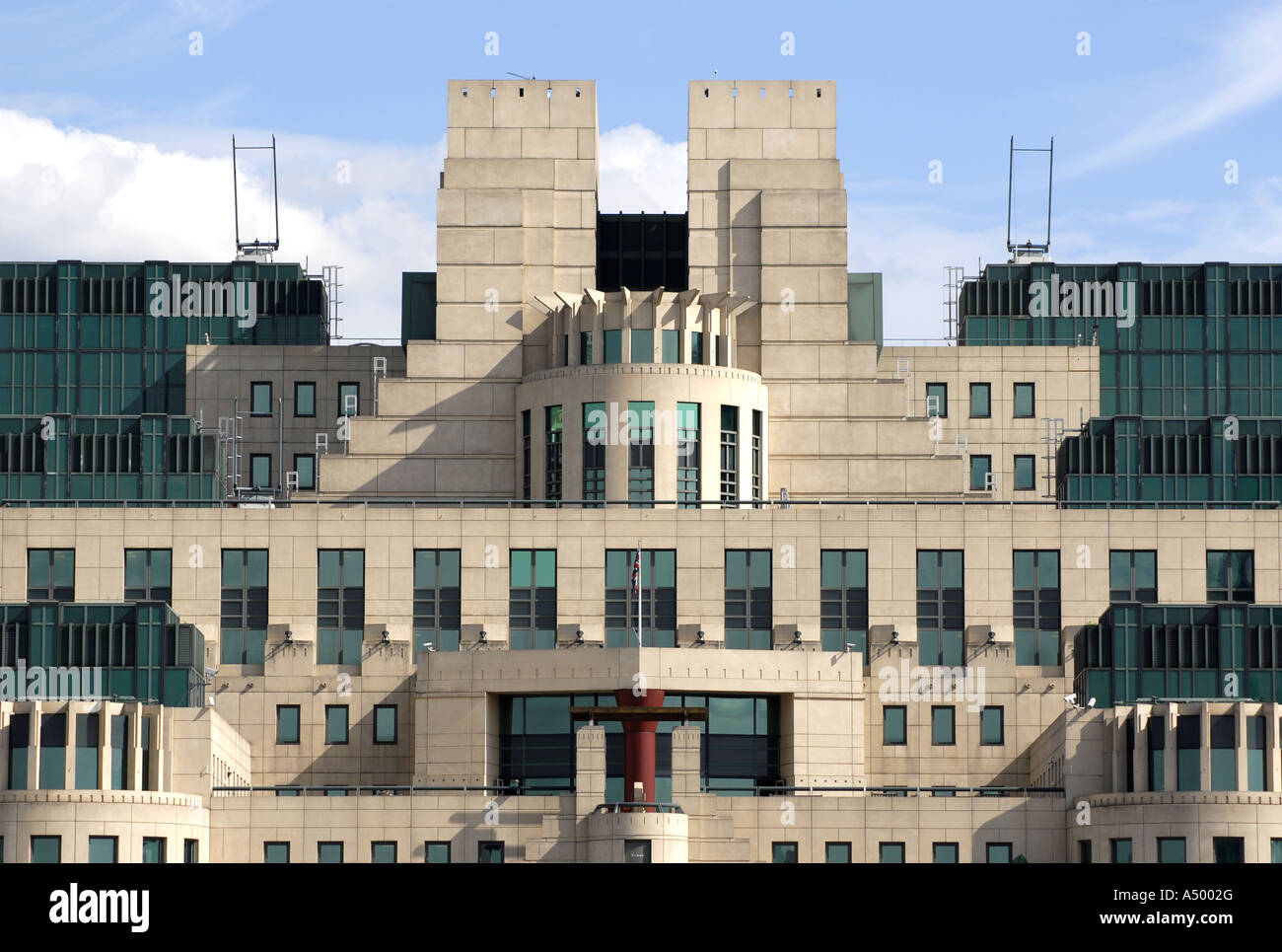 The SIS Building aka MI6 Building at 85 Albert Embankment London 26 ...