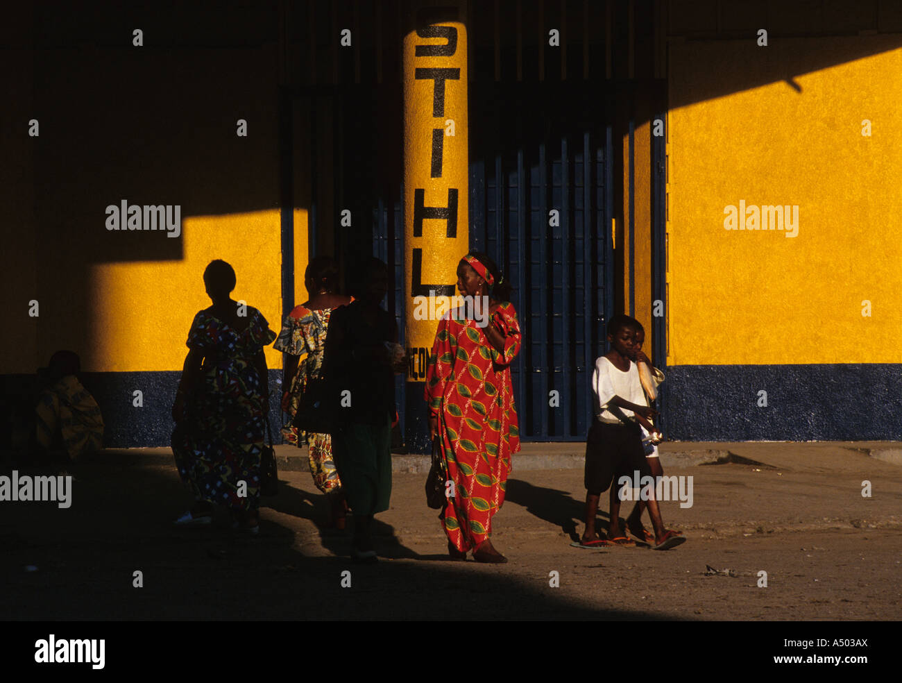 street scene kinshasa congo Stock Photo - Alamy