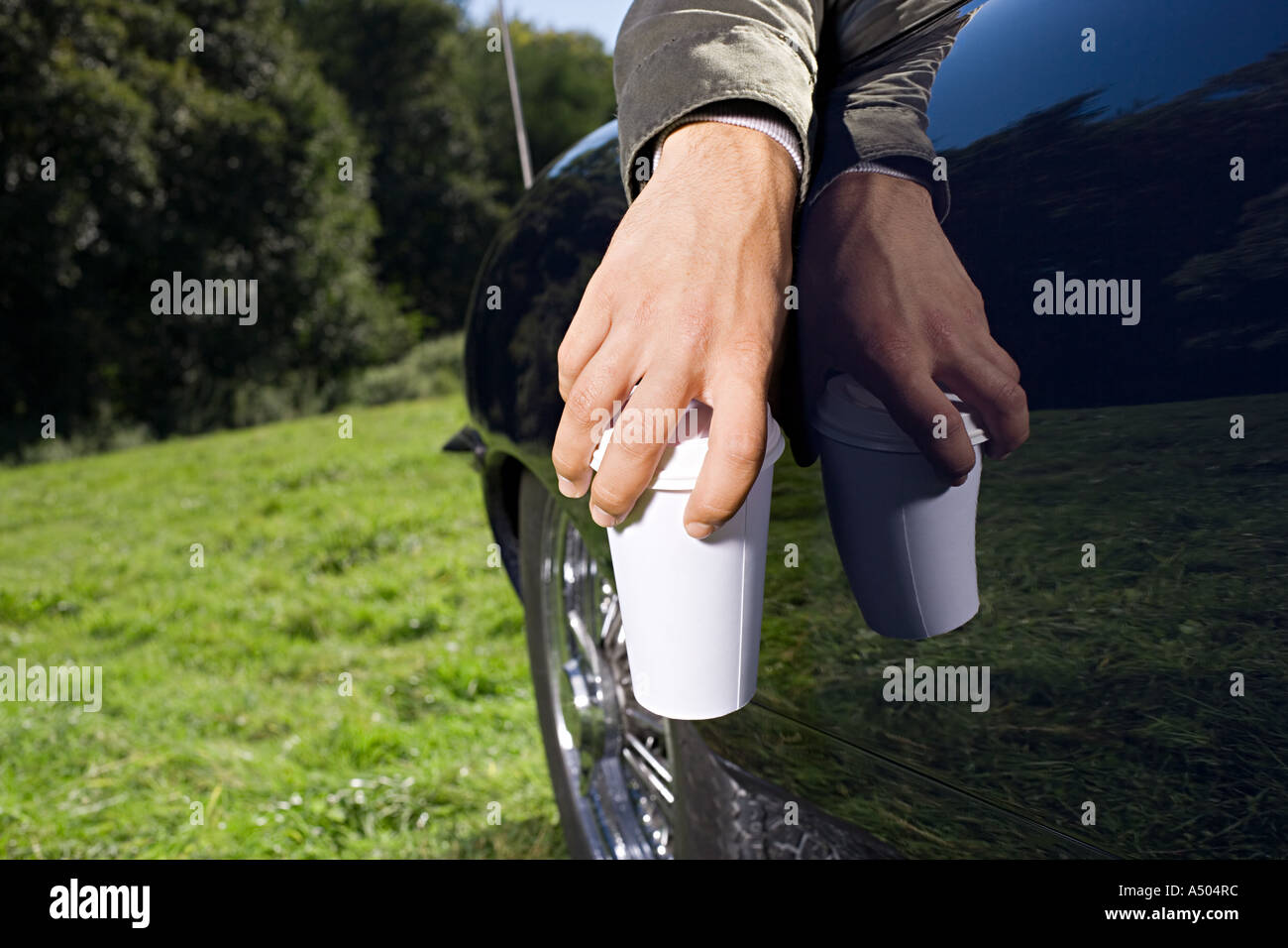 Hand holding coffee cup Stock Photo - Alamy