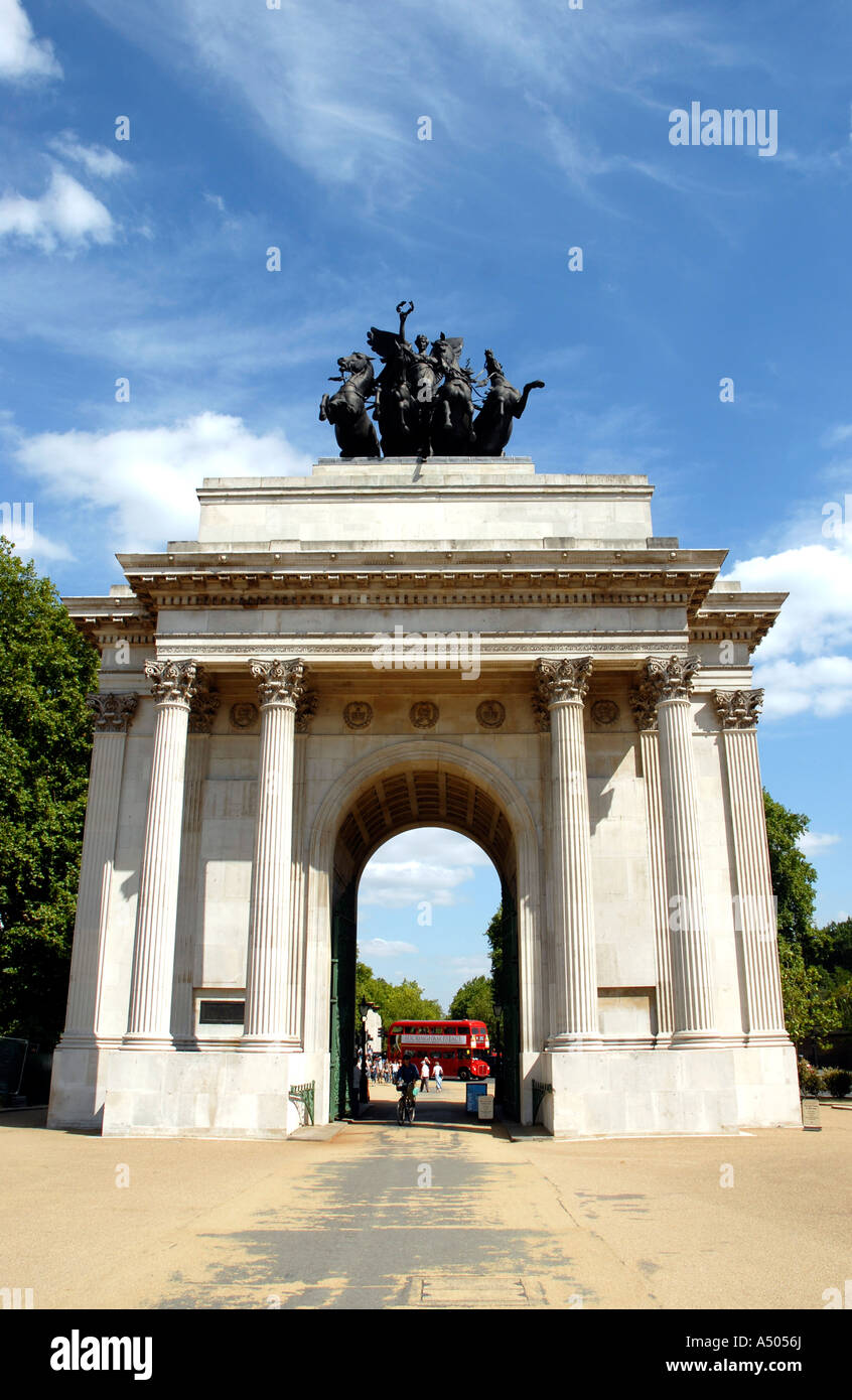 Wellington Arch Hyde Park Corner London Stock Photo - Alamy
