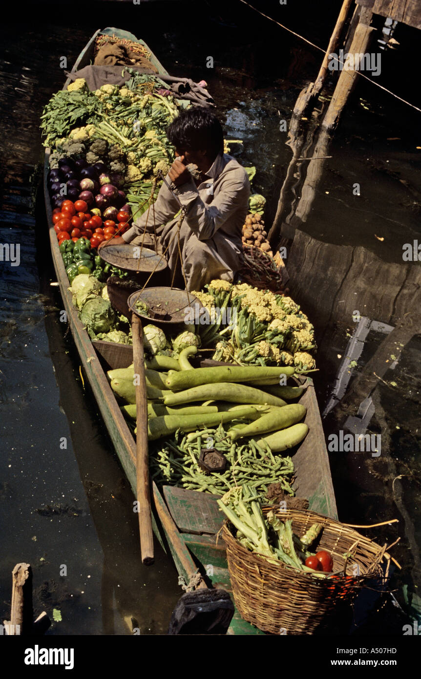 Kashmiri vegetable vendor hi-res stock photography and images - Alamy