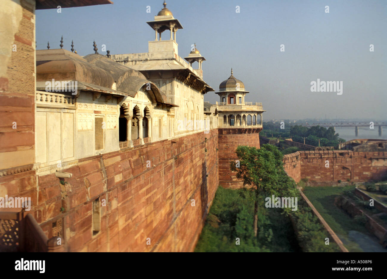 Agra fort yamuna river hi-res stock photography and images - Alamy