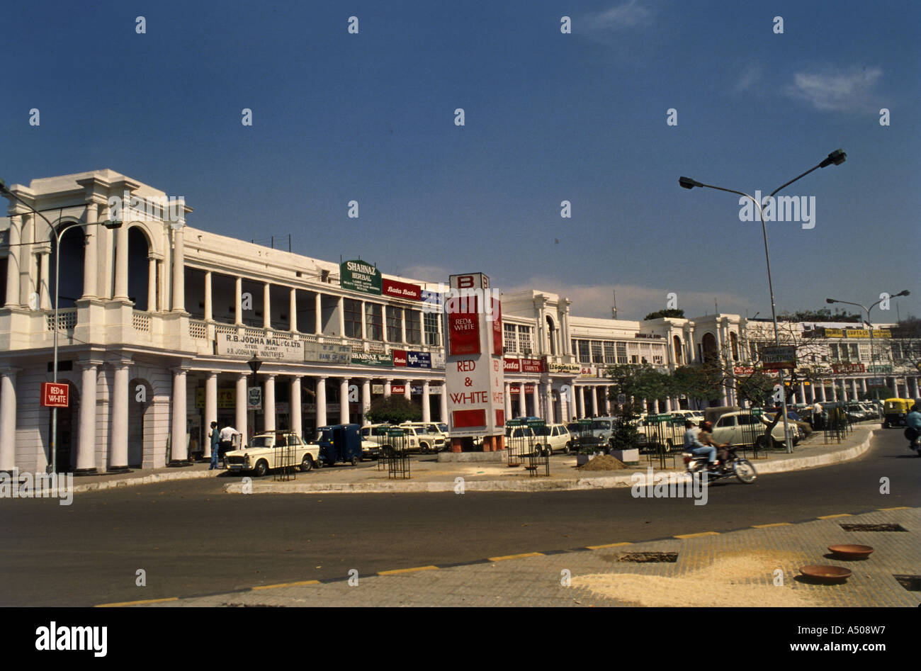 Connaught place delhi shops hi-res stock photography and images - Alamy