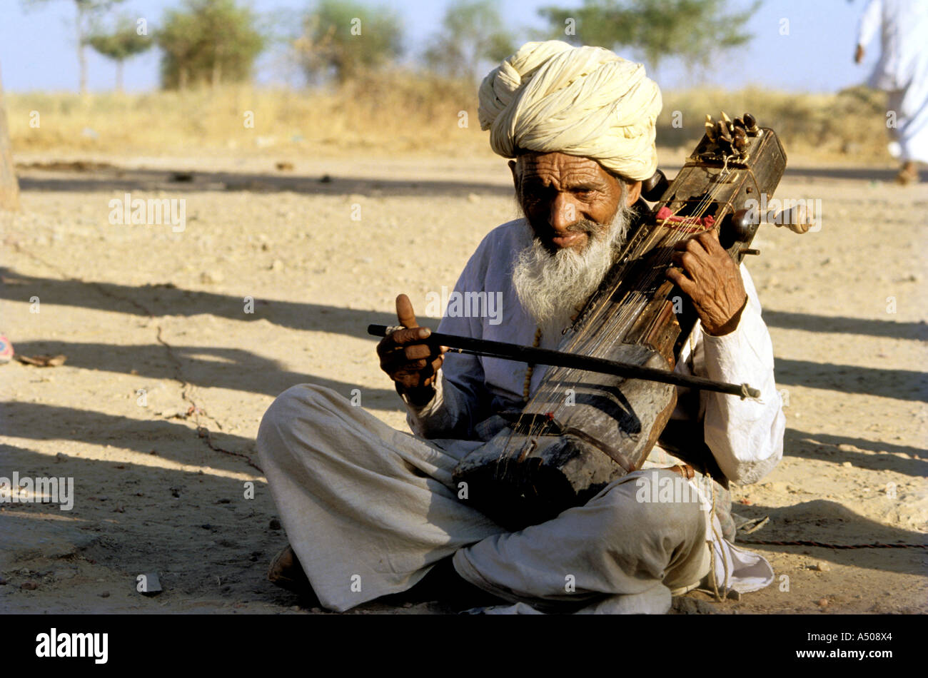 Sarangi hi-res stock photography and images - Alamy