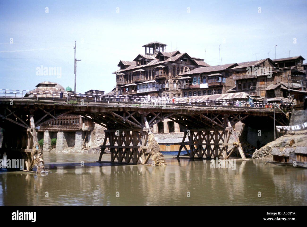 Bridge in Zaina Kadal at Srinagar Stock Photo - Alamy
