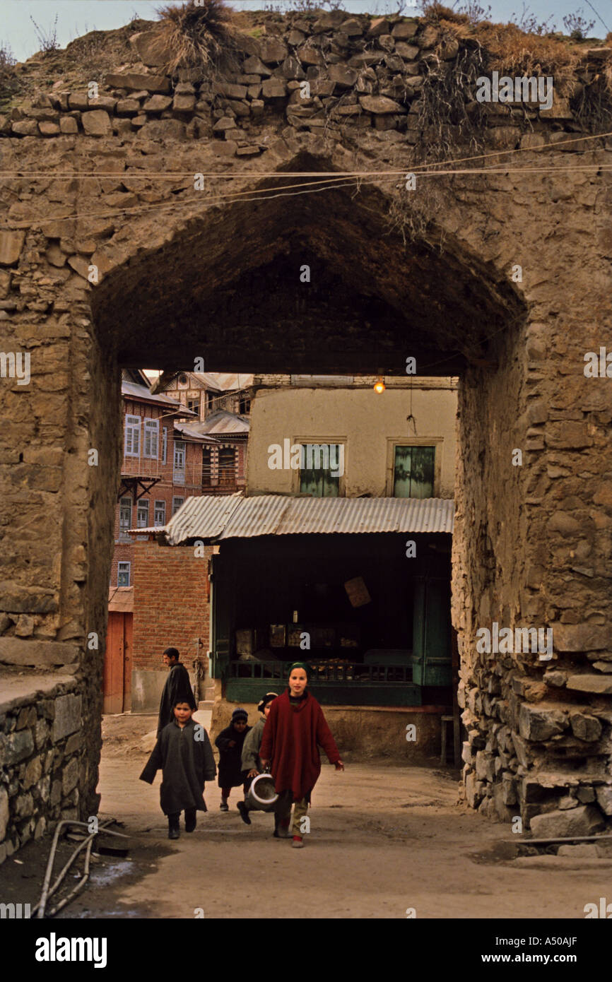 Entrance of Akabar s wall Stock Photo - Alamy