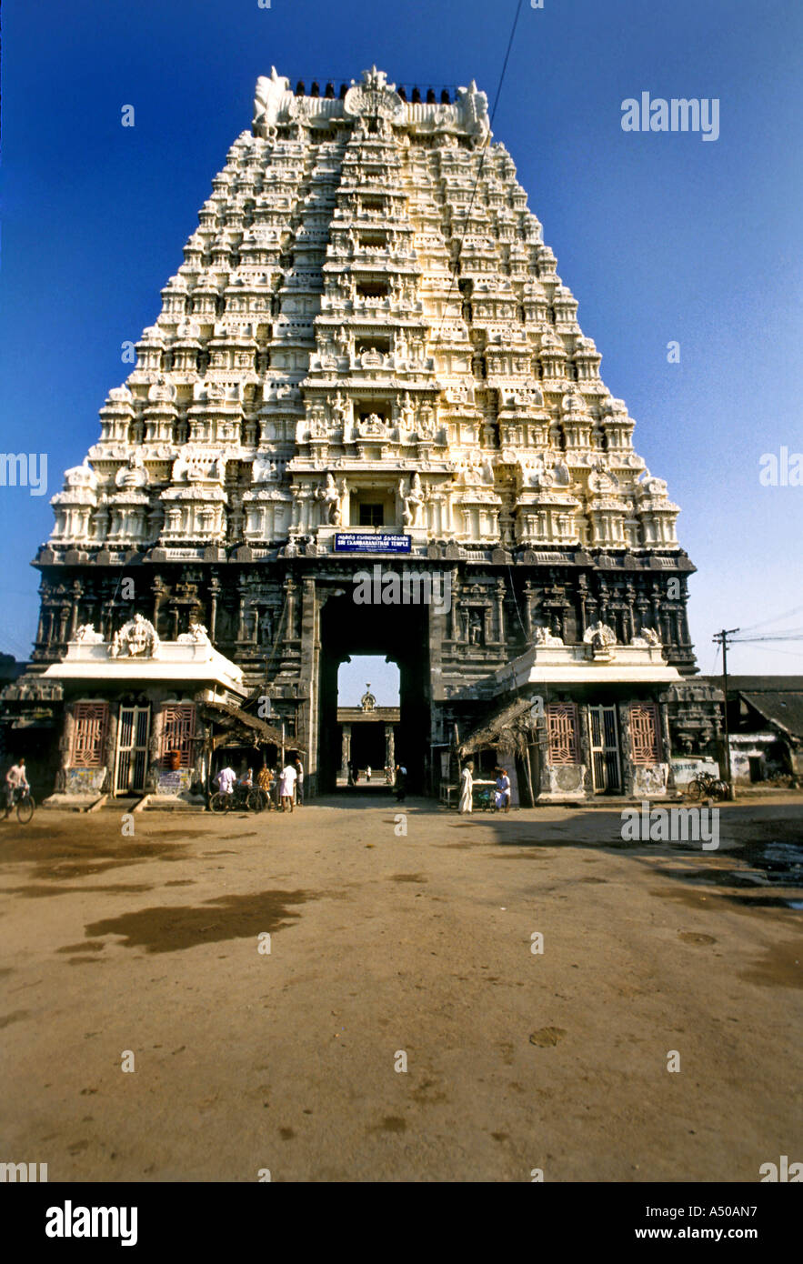 Raja gopuram hi-res stock photography and images - Alamy
