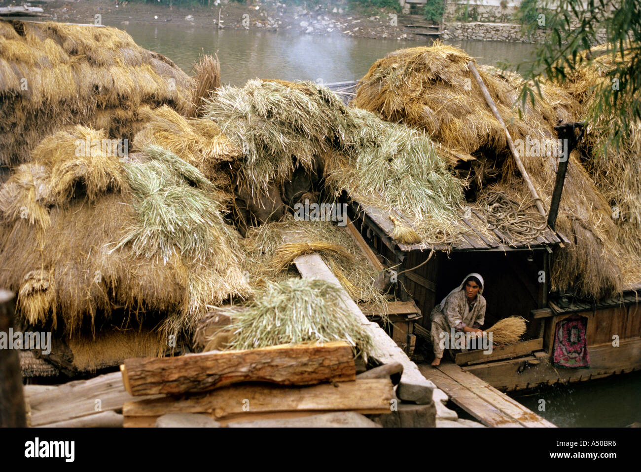 Straw seller hi-res stock photography and images - Alamy