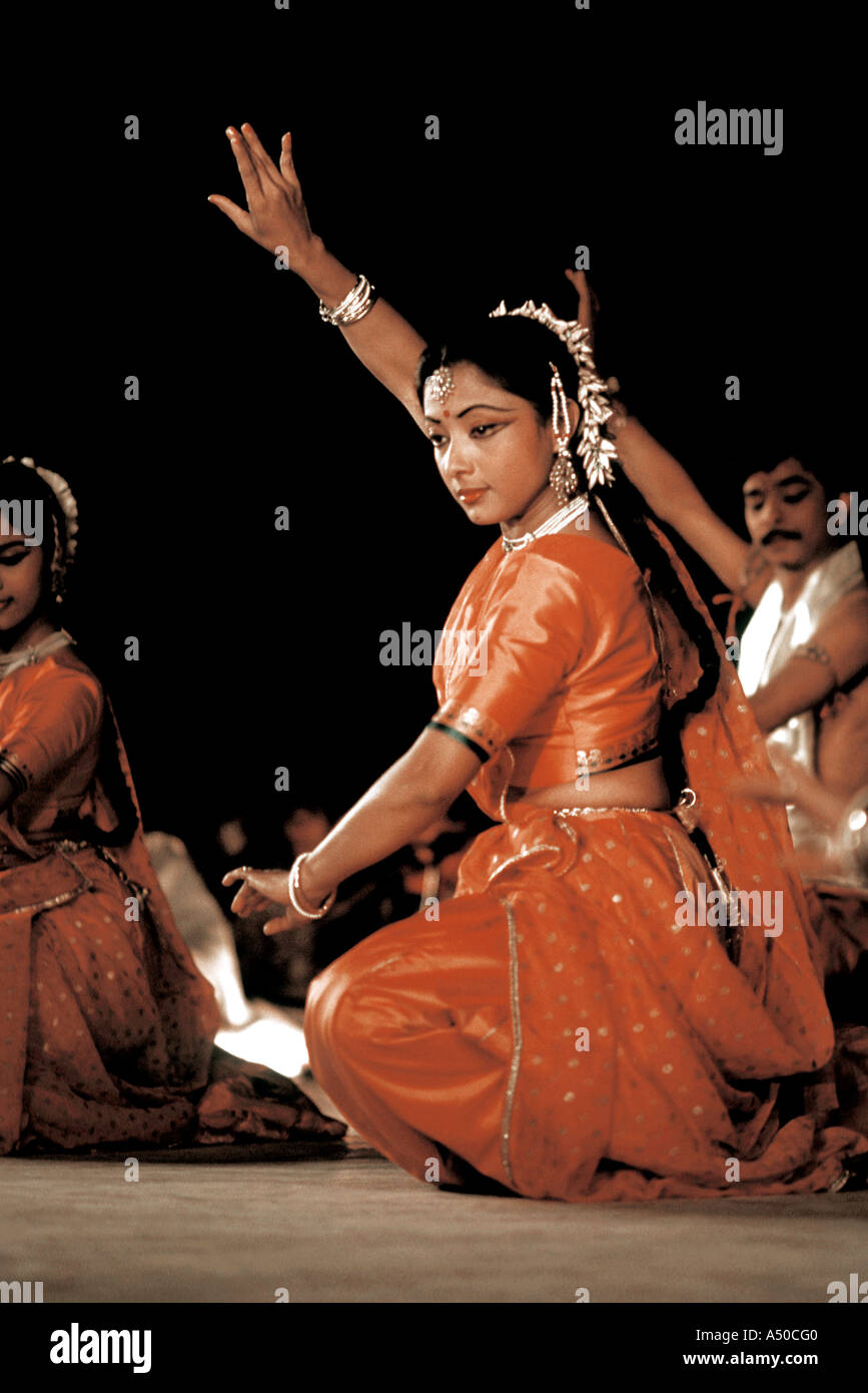 Dancer lady hi-res stock photography and images - Alamy