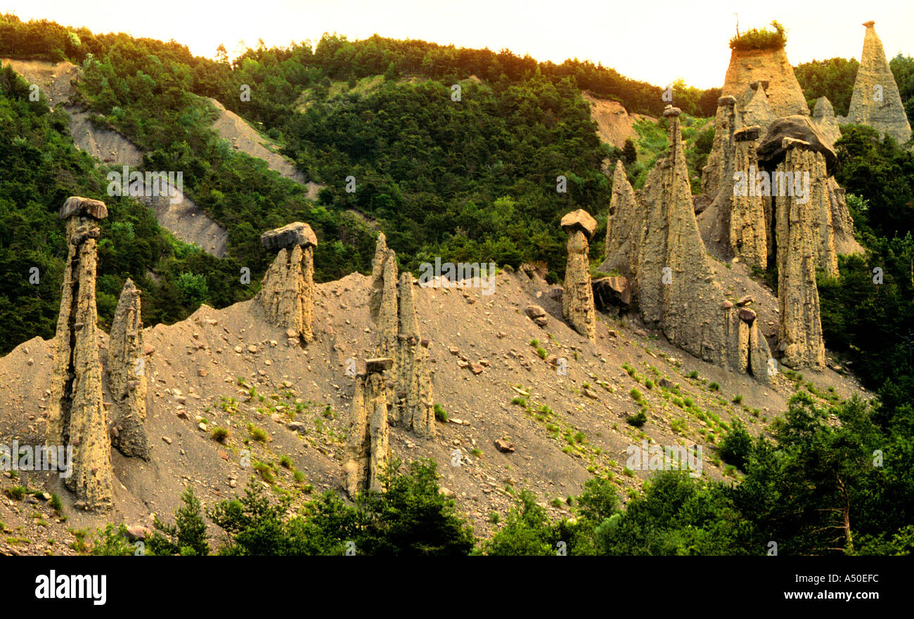 Earth pyramids.(Piramidi di terra-Tierra pirámides-Pyramides de terre ...