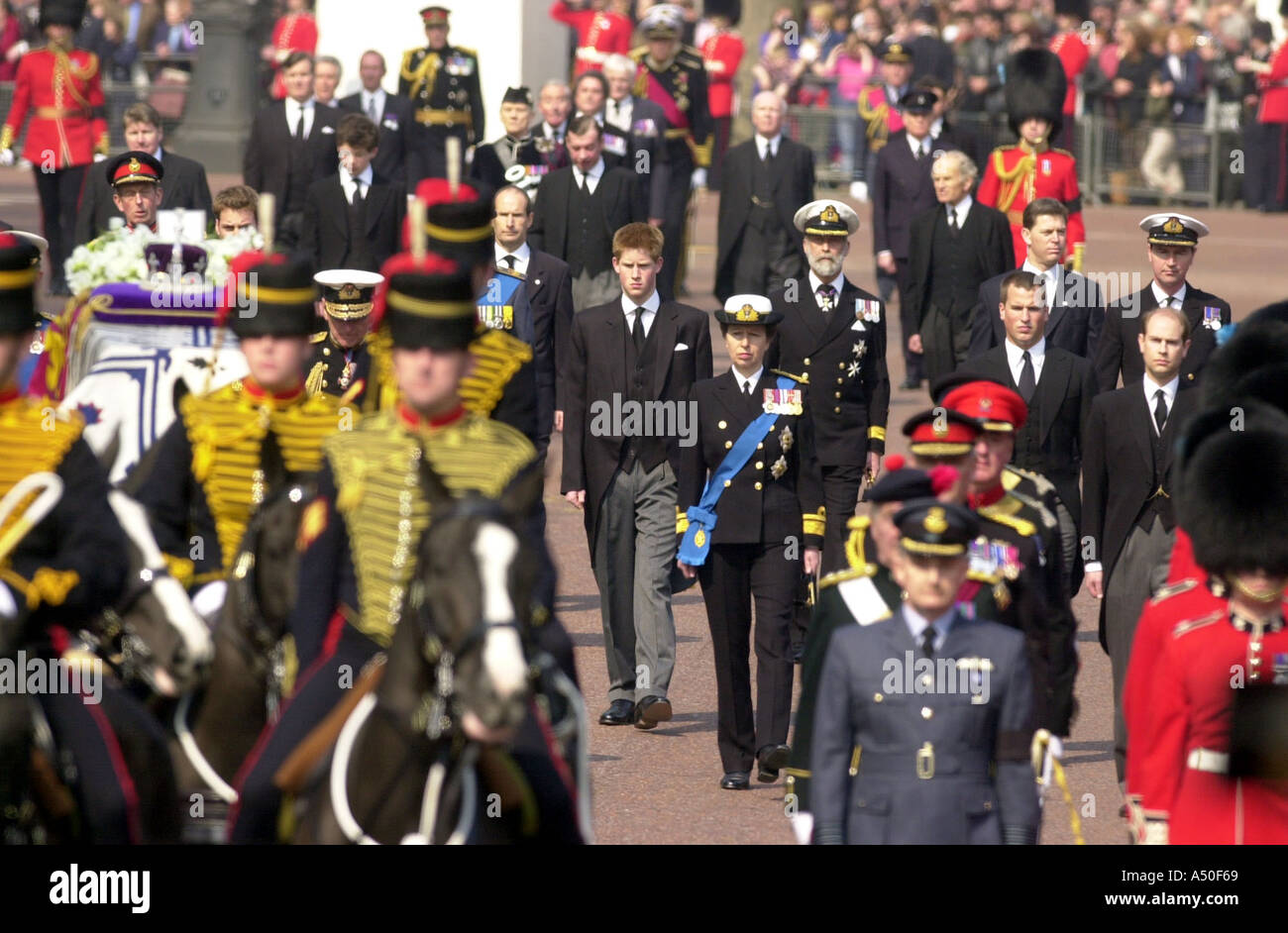 Queen mothers death procession hi-res stock photography and images - Alamy