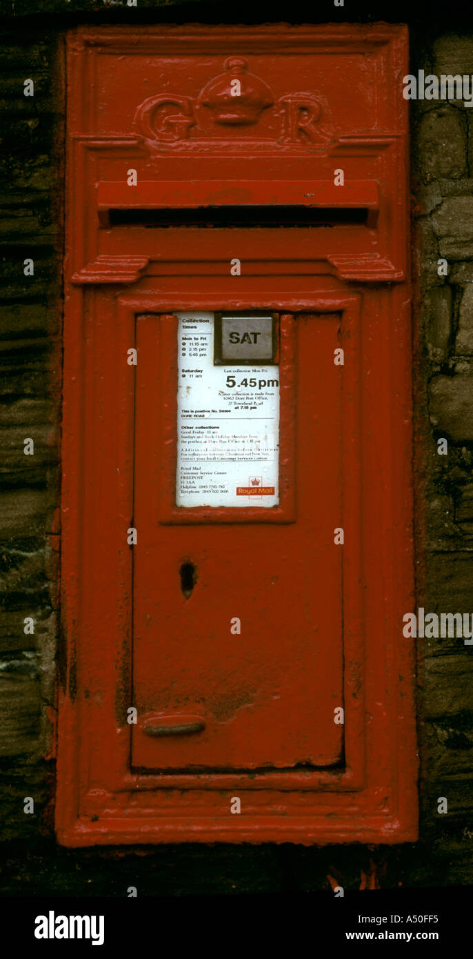 POST BOX MOUNTED IN WALL DORE SHEFFIELD Stock Photo - Alamy