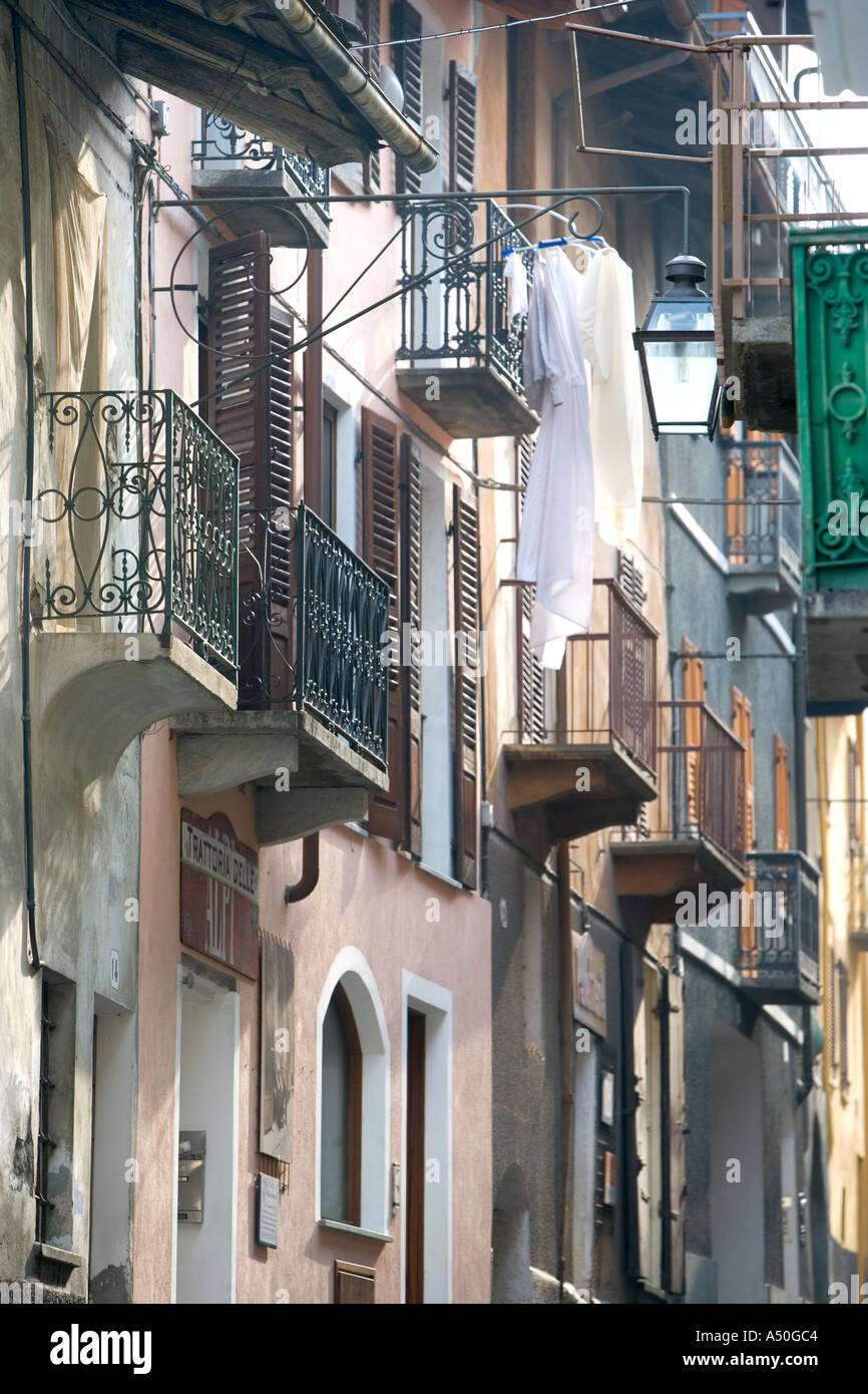 Italian tall buildings hi-res stock photography and images - Alamy