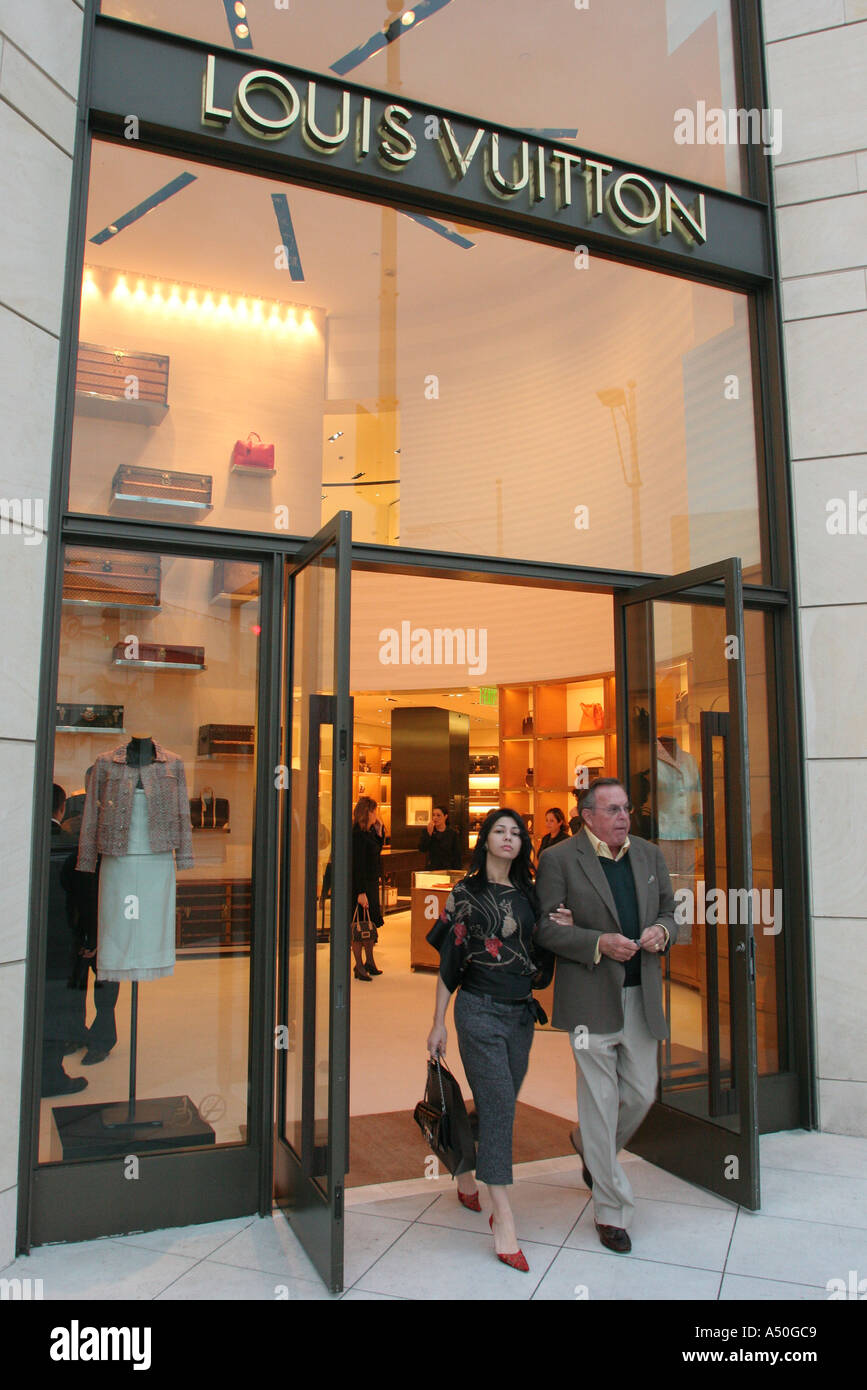 Louis vuitton shop on north rodeo drive in beverly hills hi-res stock ...