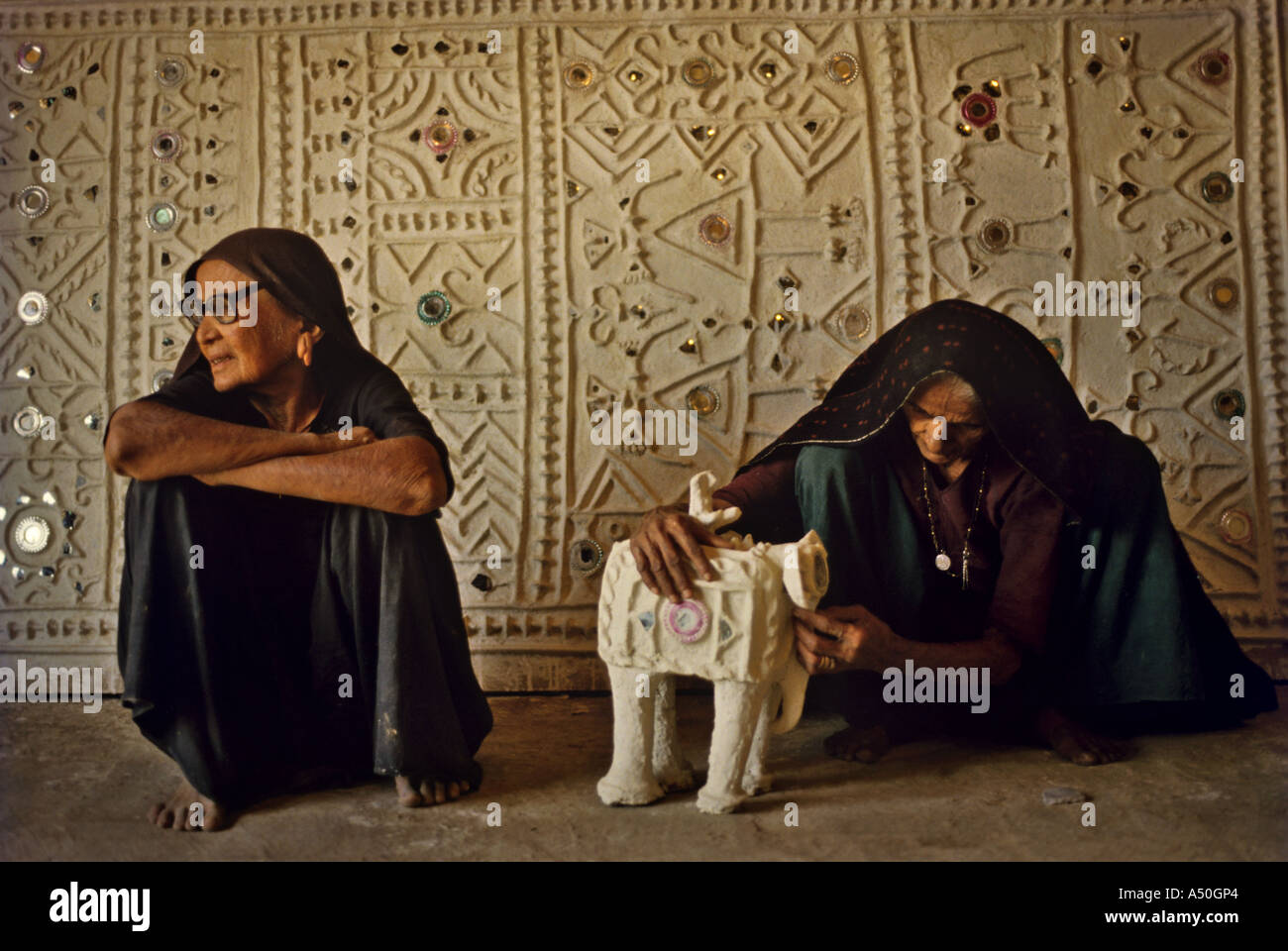 Rahari women doing mudwork at Kutch in Gujarat India Stock Photo - Alamy