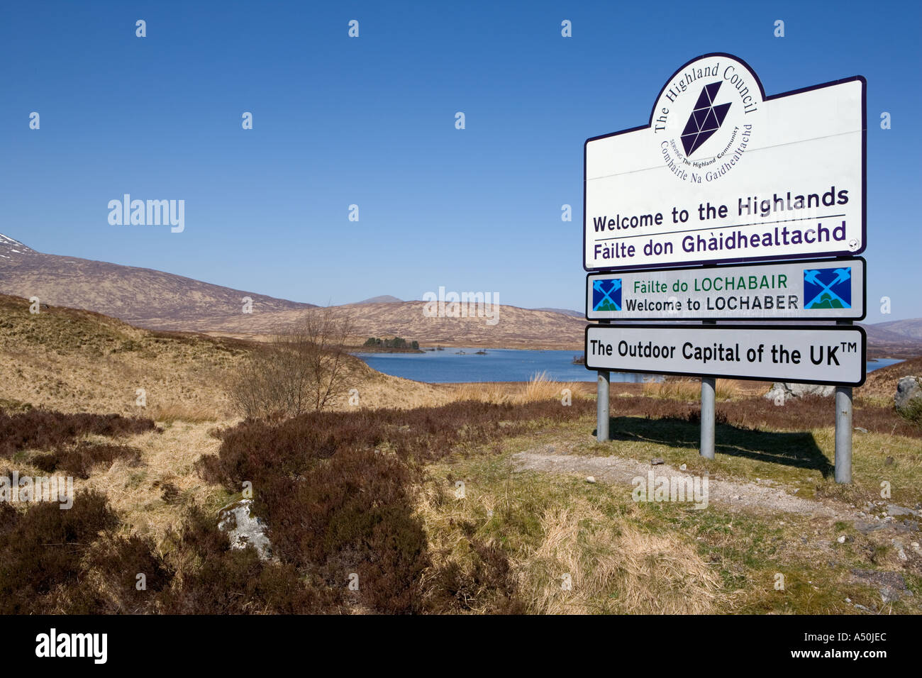 WELCOME TO THE HIGHLANDS SIGN AT RANNOCH MOOR LOCHABER SCOTLAND Stock ...