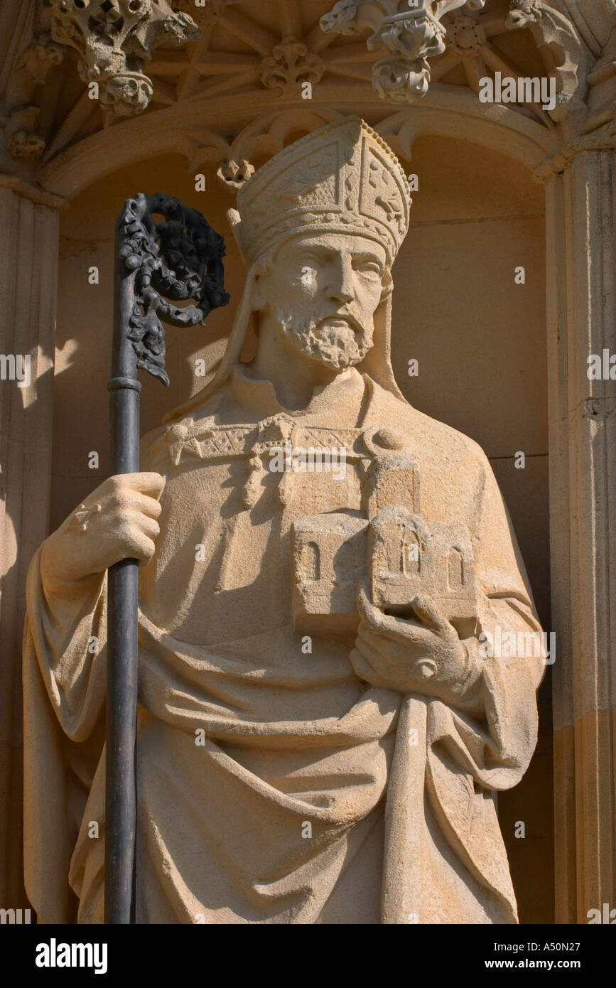 Statue at the South Porch entrance to Gloucester Cathedral ...