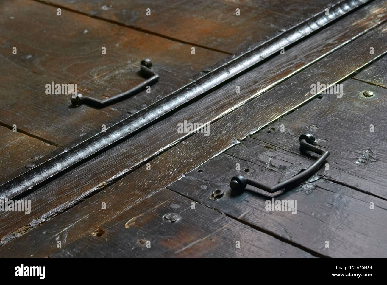 14th century chest hi-res stock photography and images - Alamy