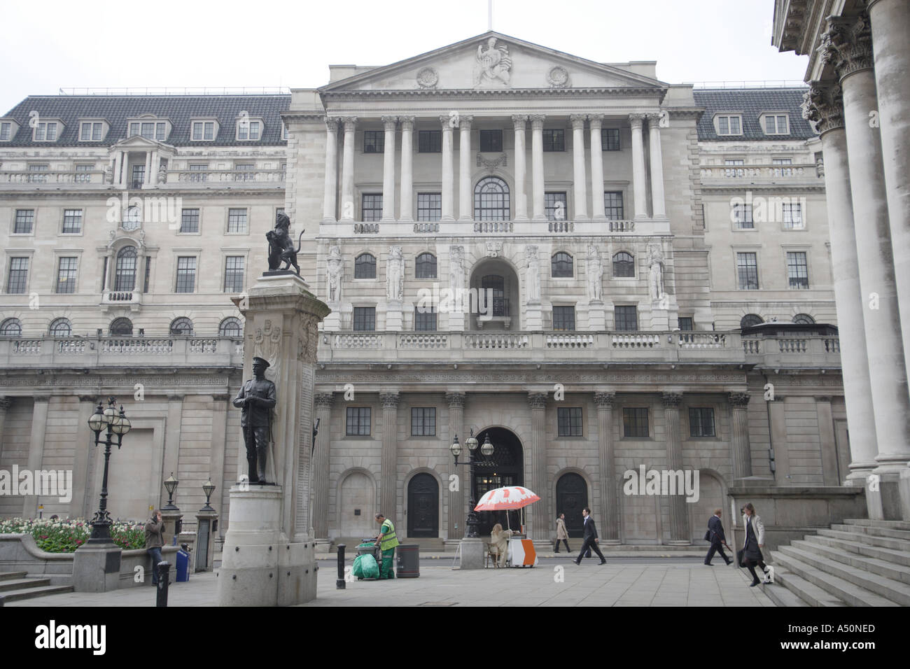 Bank of england, royal exchange and mansion house hi-res stock ...