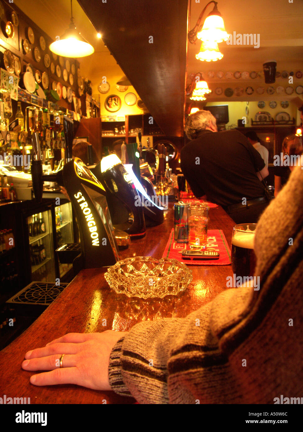 English pub interior bar hi-res stock photography and images - Alamy