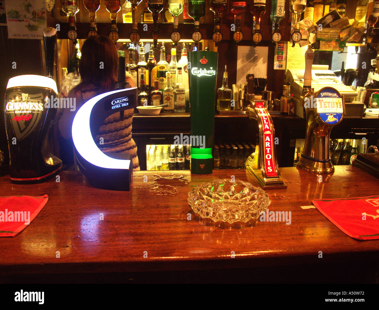 London pub interior hi-res stock photography and images - Alamy