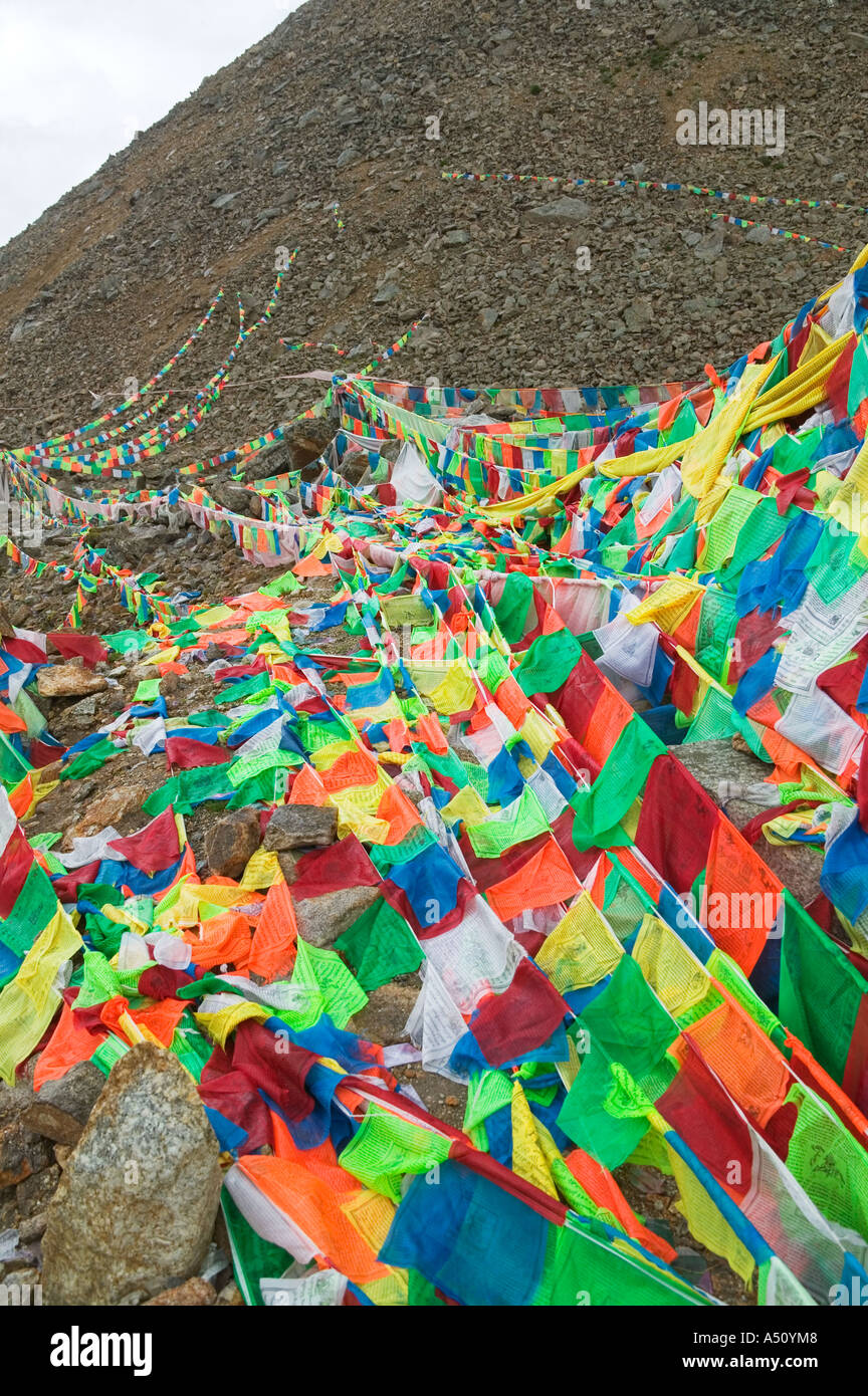 Praying flags with Mt Quer Shan, Tibet-Sichuan border, China Stock ...