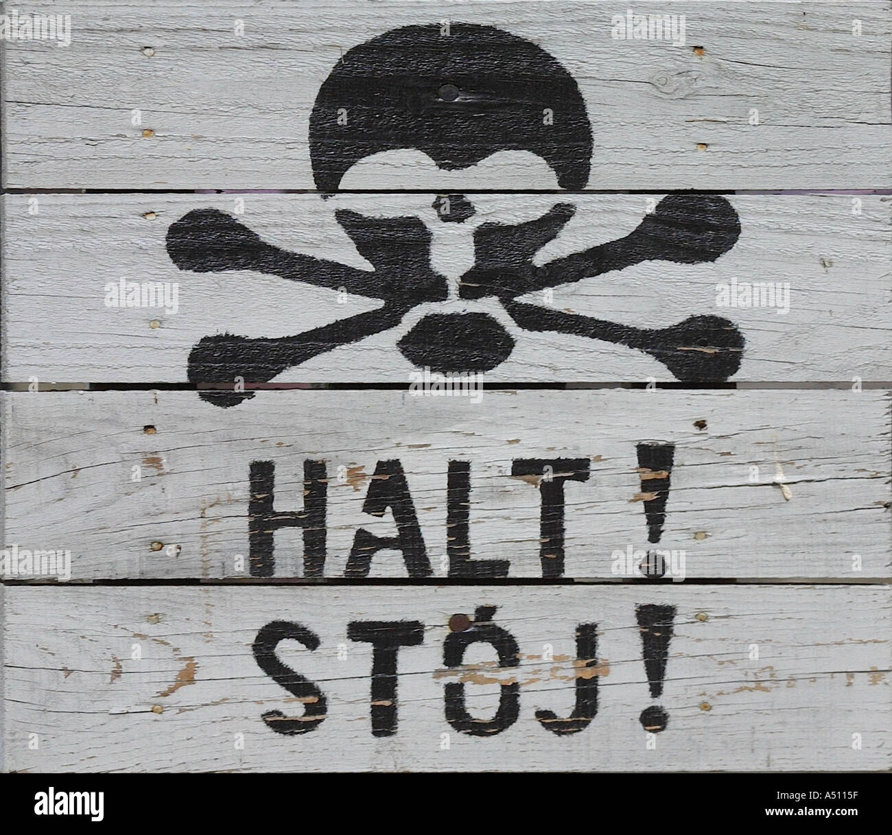 Halt sign hi-res stock photography and images - Alamy